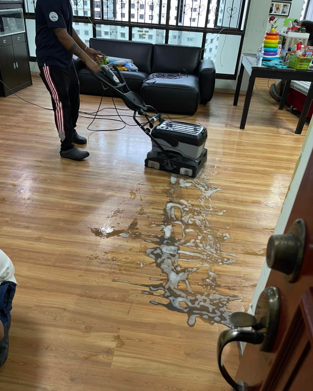 Floor Deep Cleaning & Vinyl Polishing in Singapore | Vinyl Guards